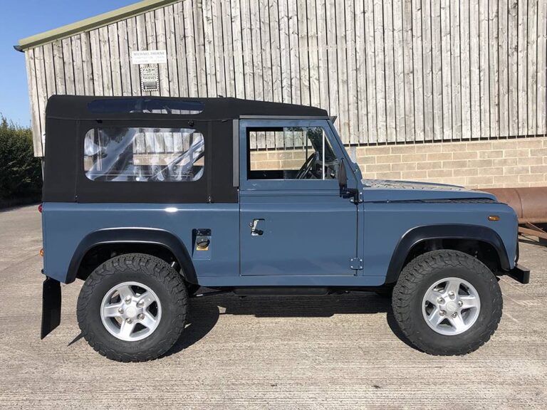 Defender 90 Soft Top Arles Blue | Classic Land Rover 4x4