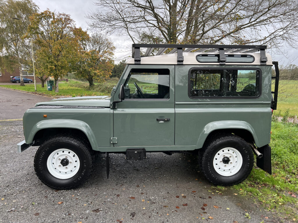 Land Rover Defender 90 - Hard Top Keswick Green | TATC