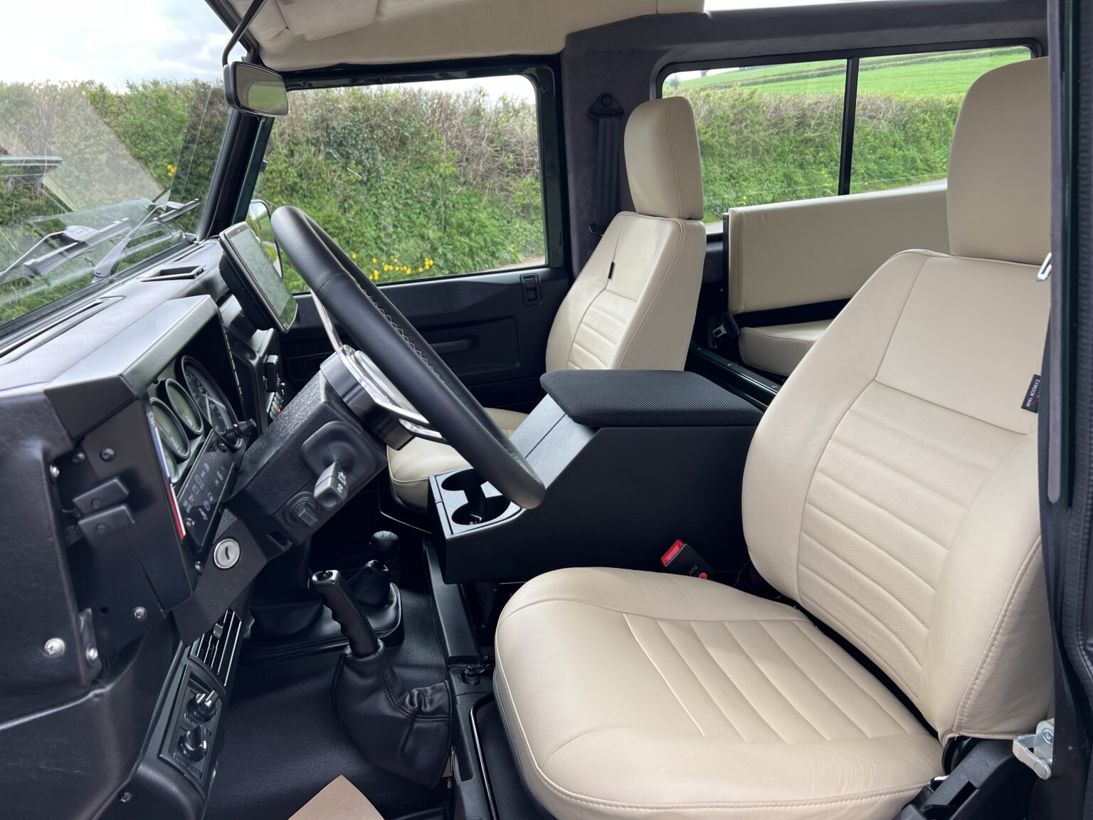 Land Rover Defender 90 - British Racing Green | TATC