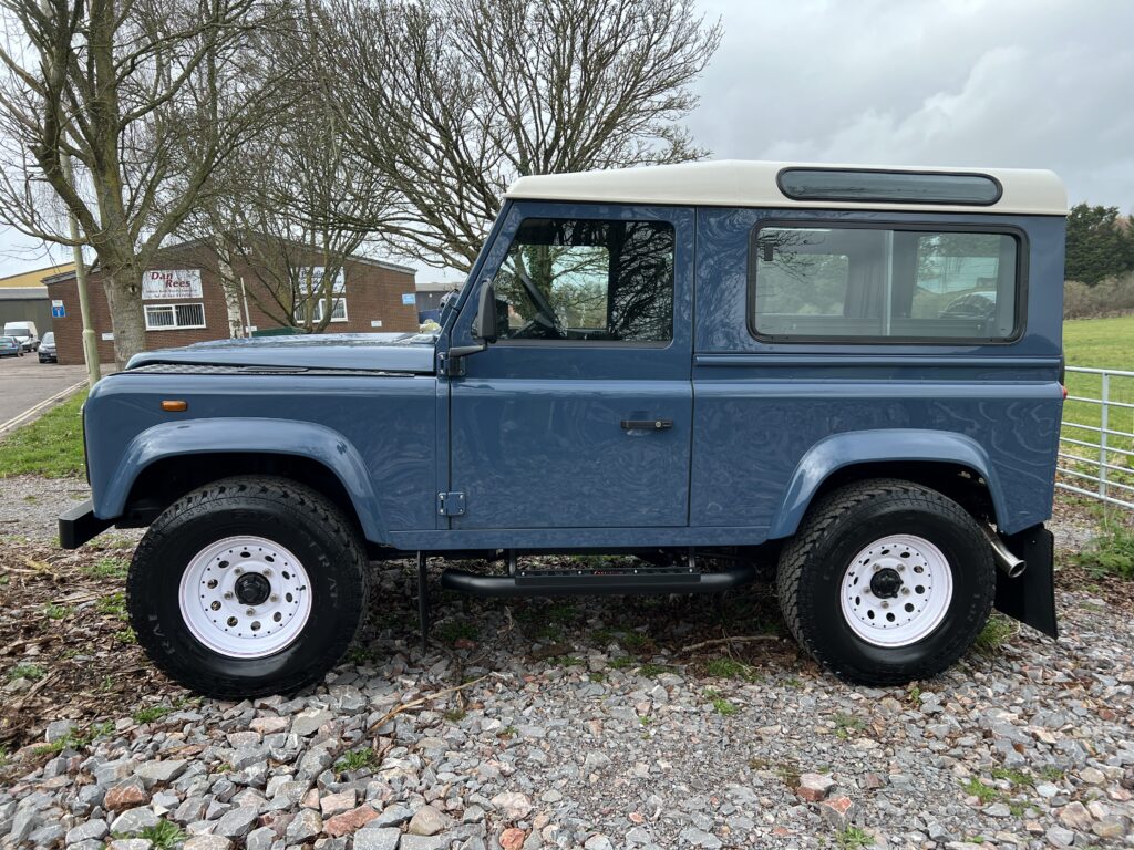 Land Rover Defender 90 - Arles Blue | TATC