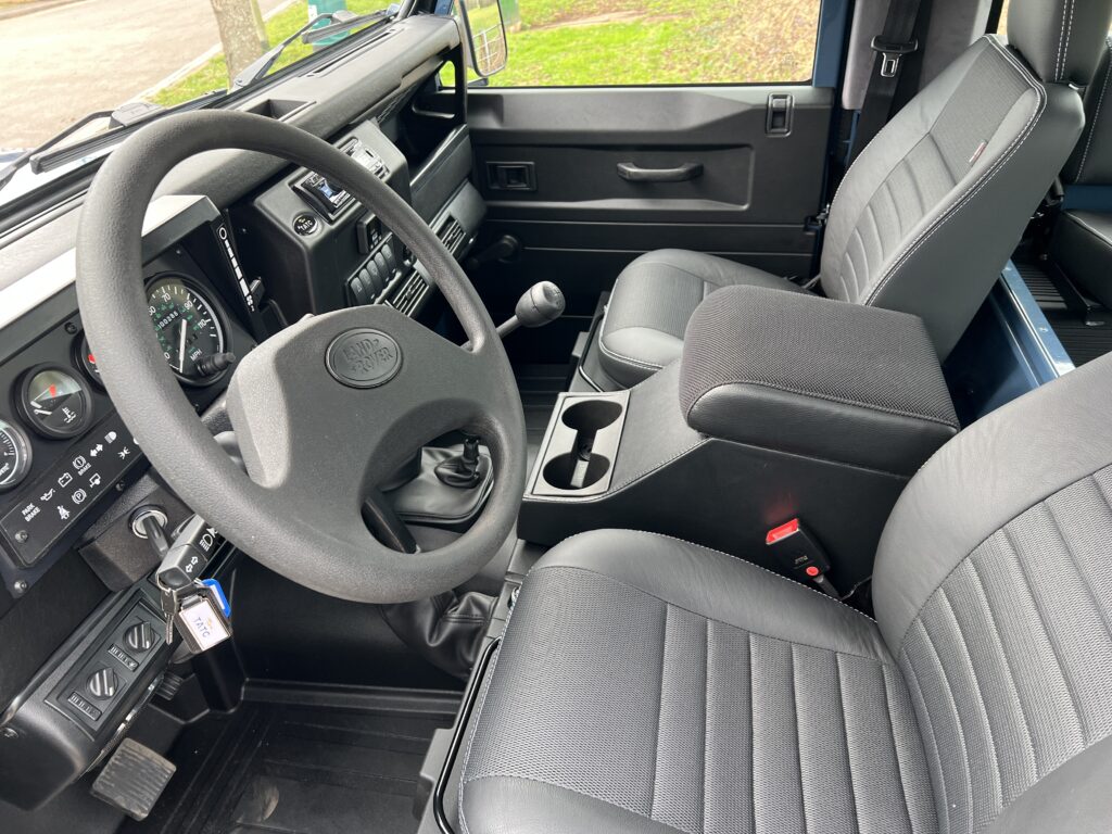 Land Rover Defender 90 - Arles Blue | TATC