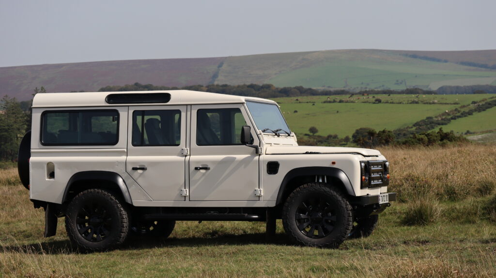 Exploring Popular Customization Trends for Old Land Rover Defenders | TATC