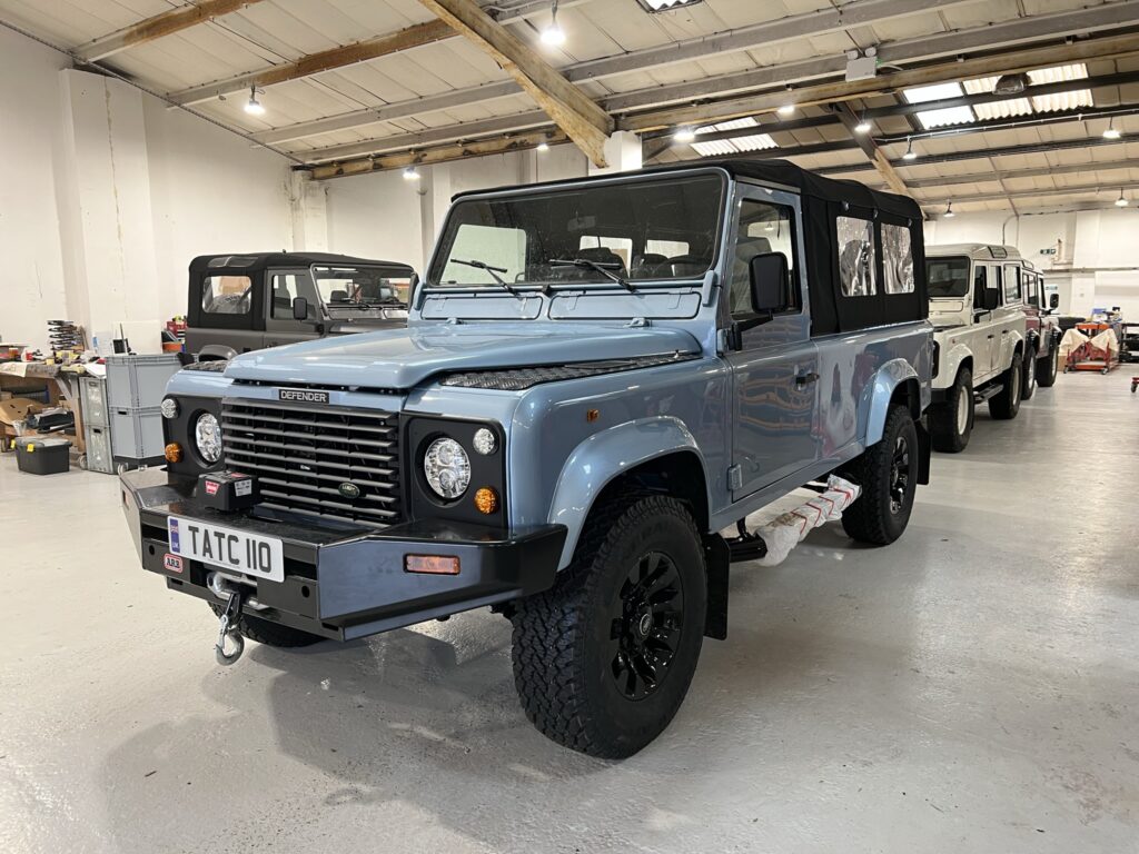 Exploring Popular Customization Trends for Old Land Rover Defenders | TATC