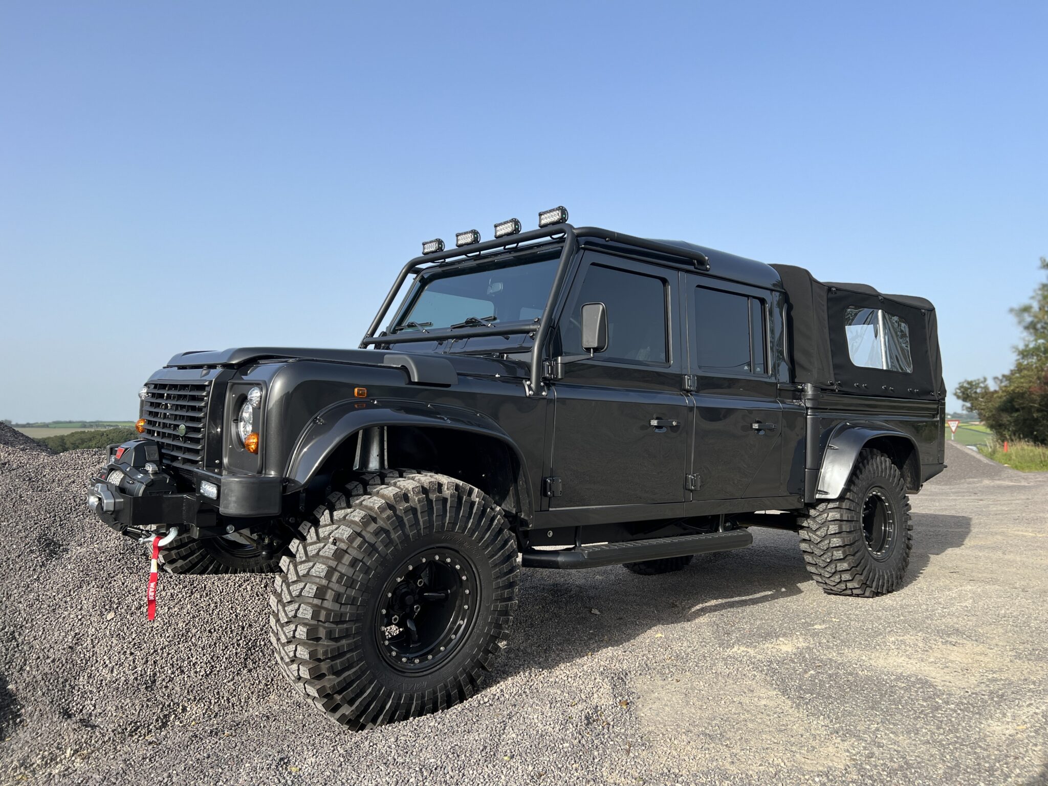 Exploring Popular Customization Trends for Old Land Rover Defenders | TATC