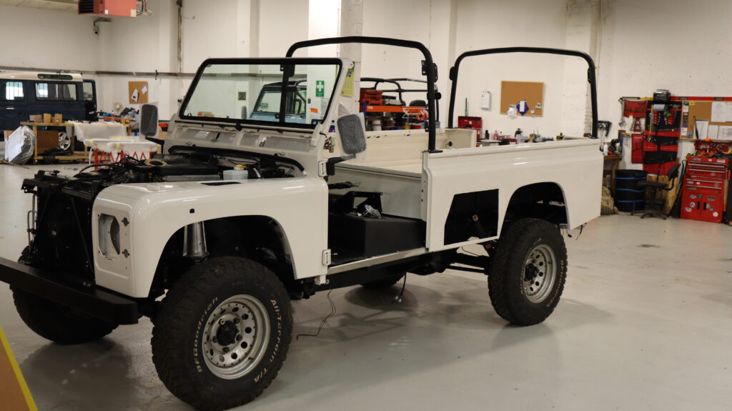 Exploring Popular Customization Trends for Old Land Rover Defenders | TATC