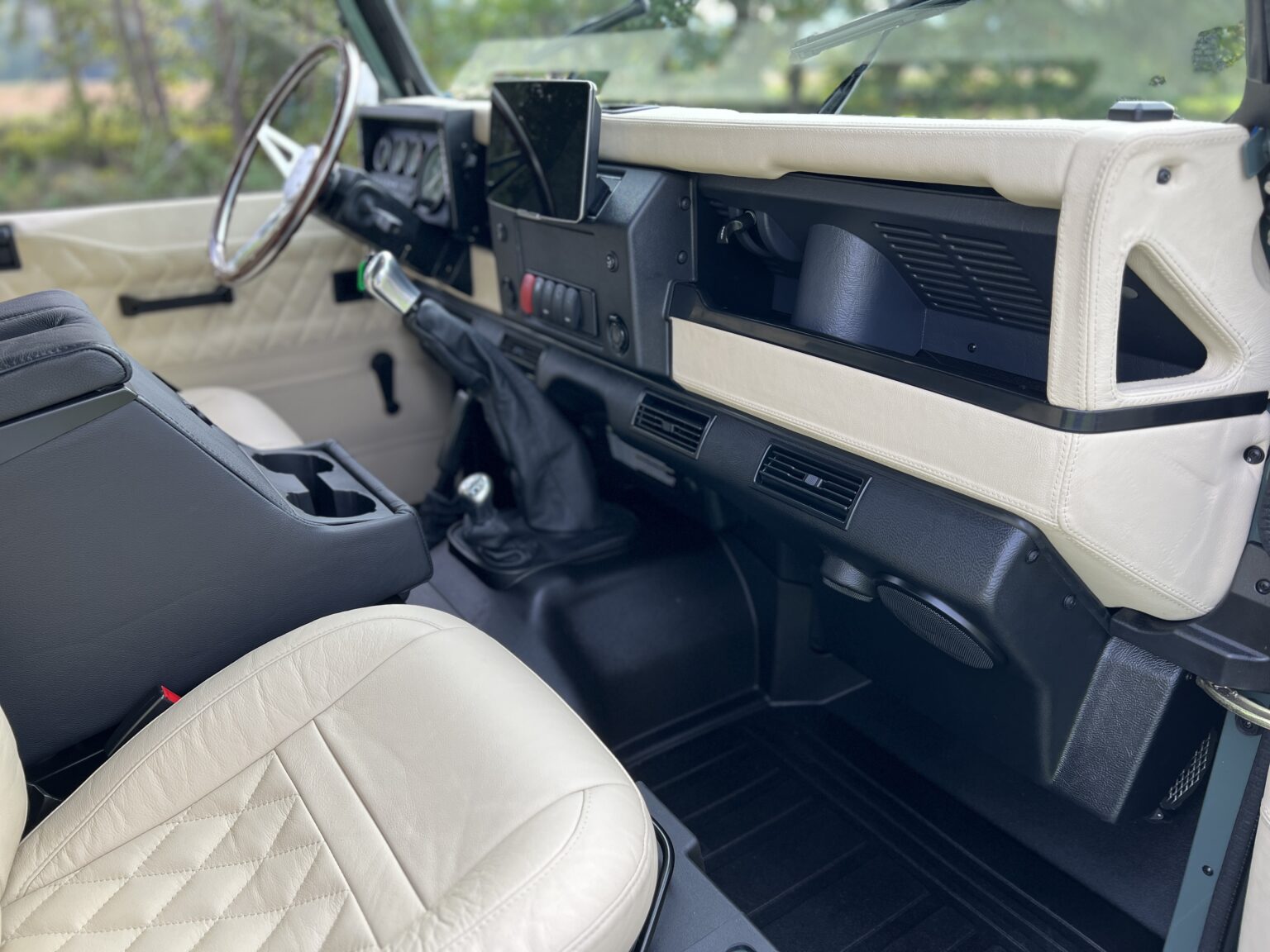 Land Rover Defender 90 - Keswick Green | TATC