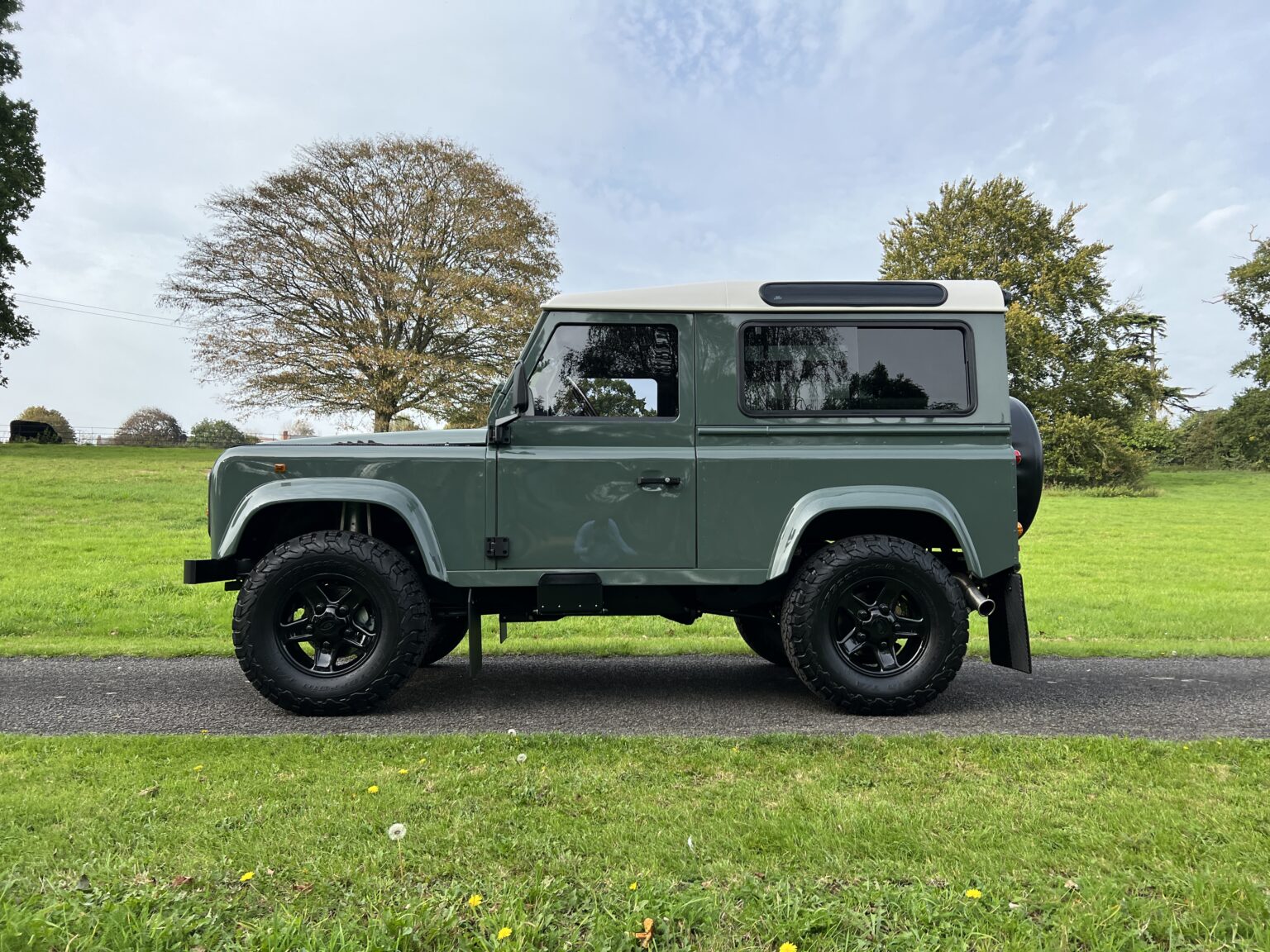 Land Rover Defender 90 Keswick Green Classic | TATC