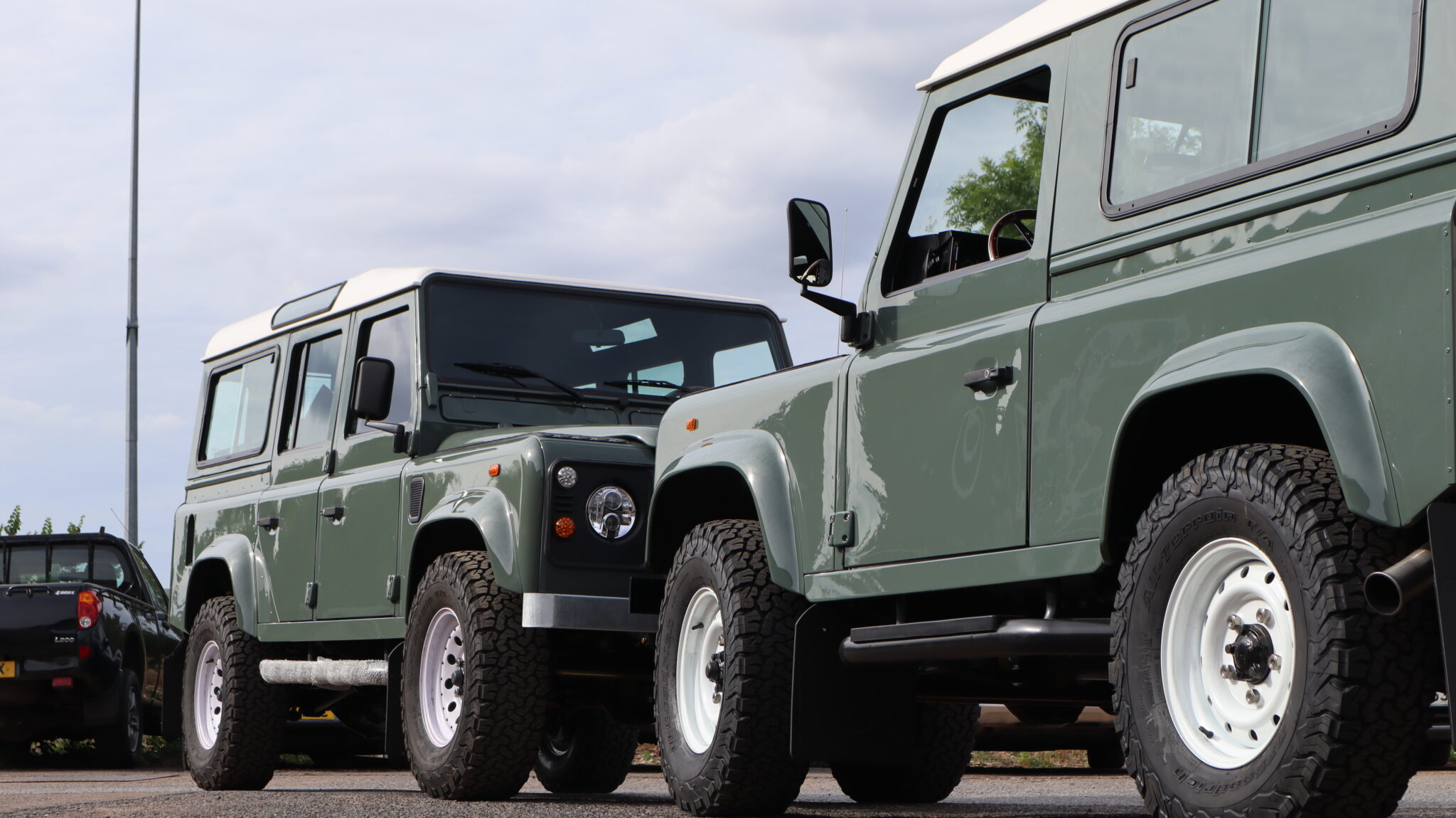 Durability and Style: The Enduring Appeal of the Defender 90 Hard Top ...