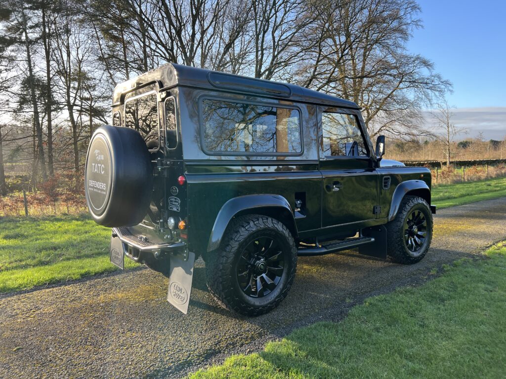 Land Rover Defender 90 - BLACK | TATC