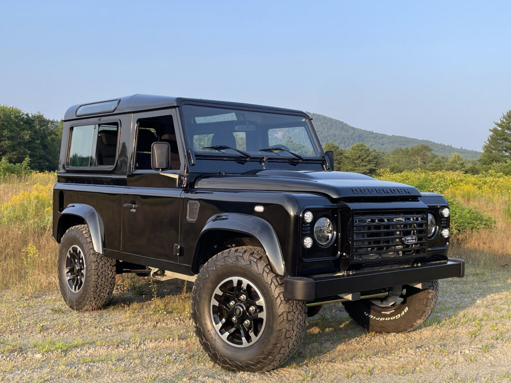 Land Rover Defender 90 - Santorini Black | TATC